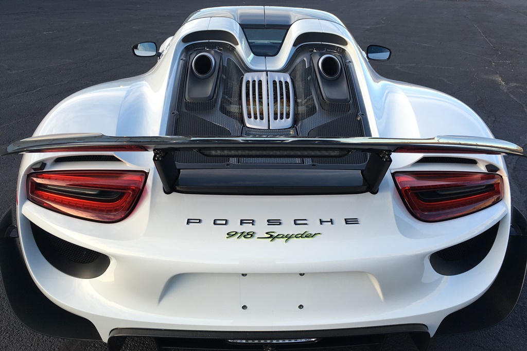 Porsche 918 makes $1,760,000.00 at auction *Includes Buyer Commission ...